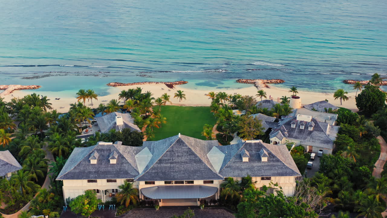 Vídeo de arquivo Premium - Vista aérea drone da praia tropical do ...