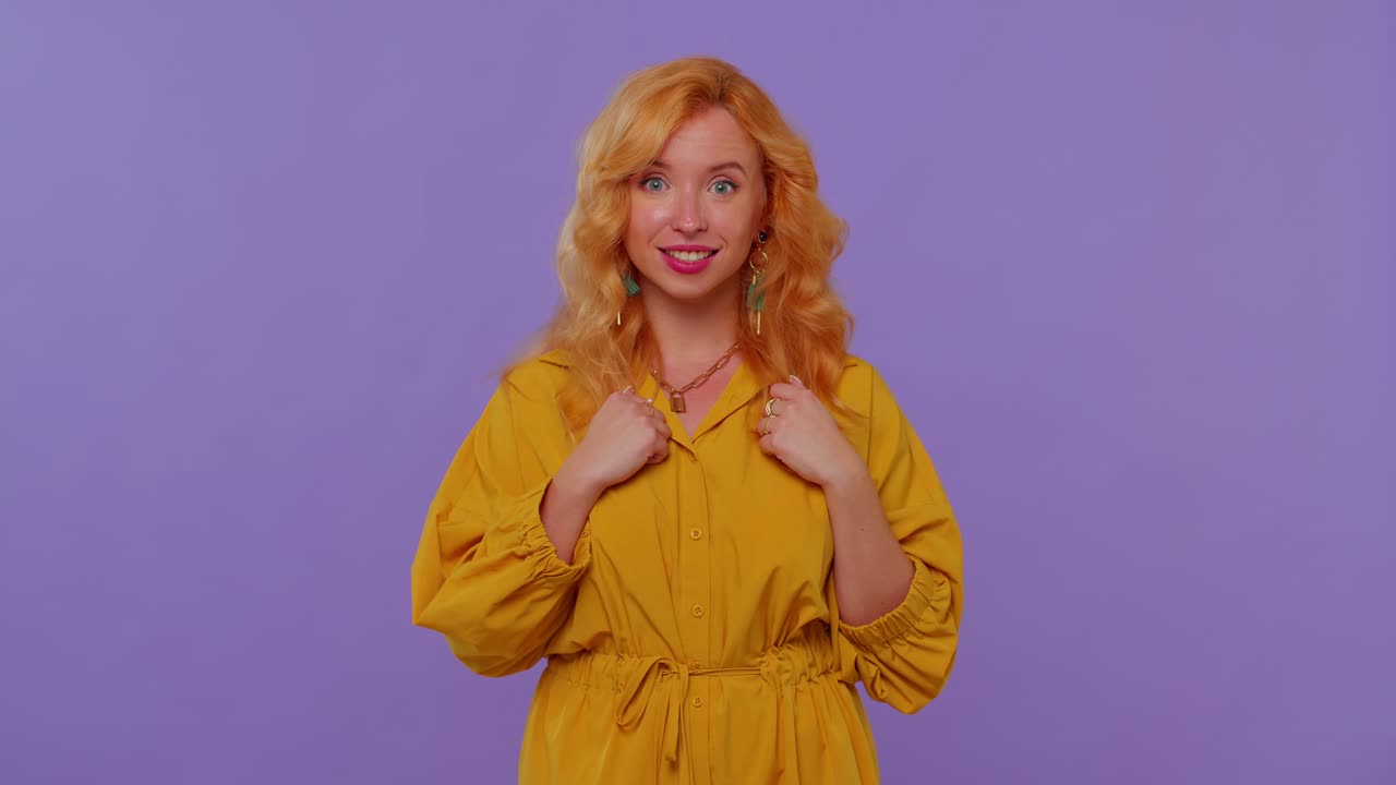 Excited Amazed Girl Surprise Looking At Camera With Big Eyes, Shocked ...