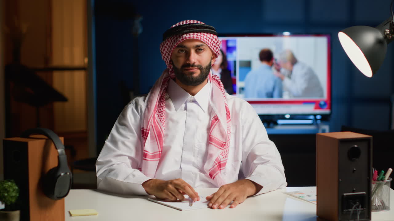 Portrait of man in elearning class Premium Stock Video Footage