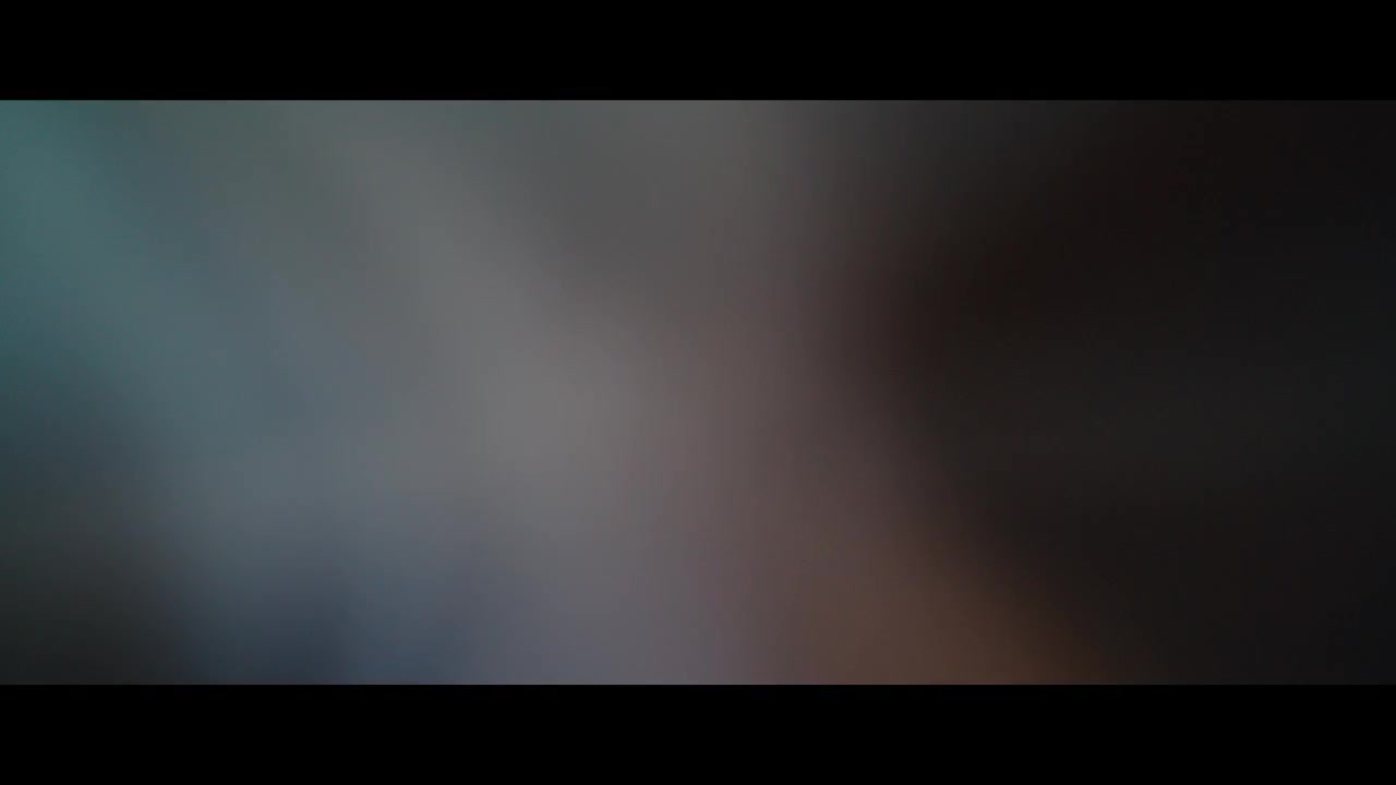Real light leaks created by whacking an anamorphic lens | Vídeo de ...