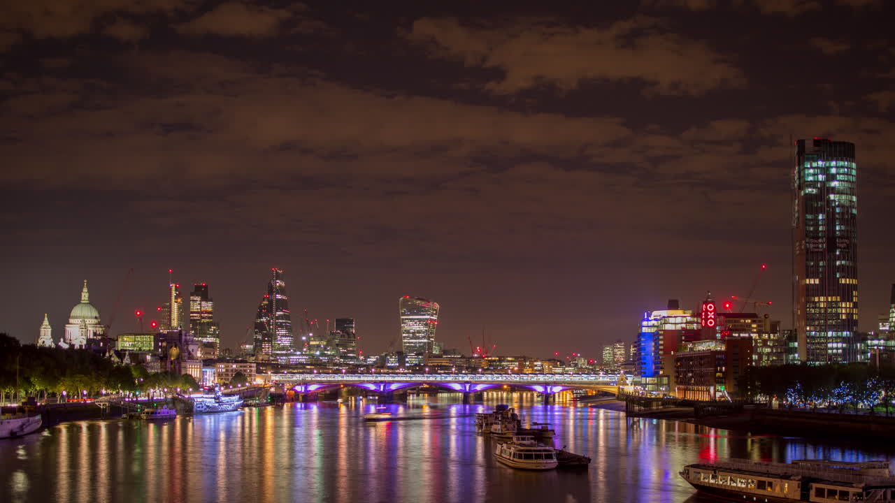 waterloo bridge gherkin 4k 00 | freepik