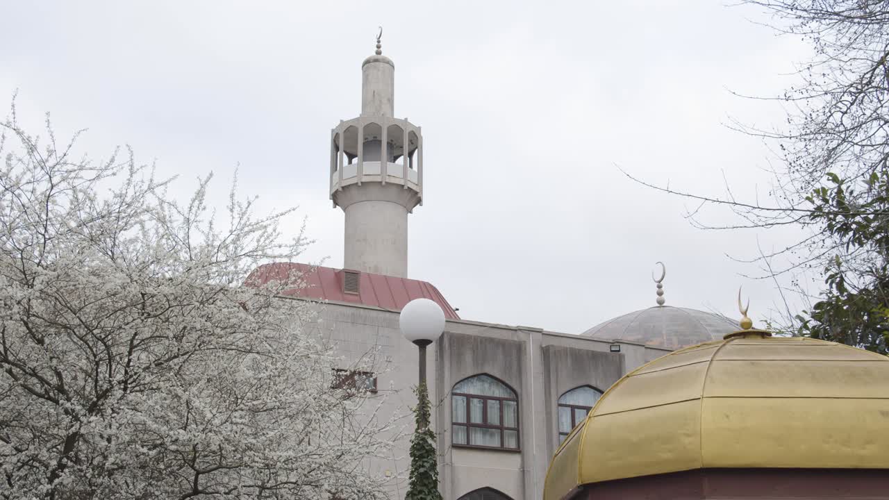 Free stock video - Exterior of regents park mosque in london uk 3