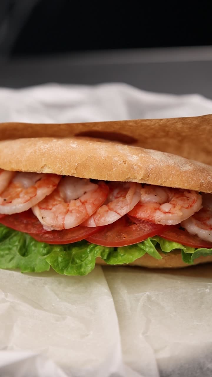 shrimp sandwich | freepik