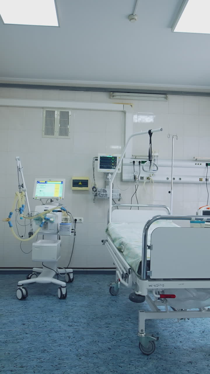 Empty resuscitation room in clinic. Hospital bed in the intensive care ...