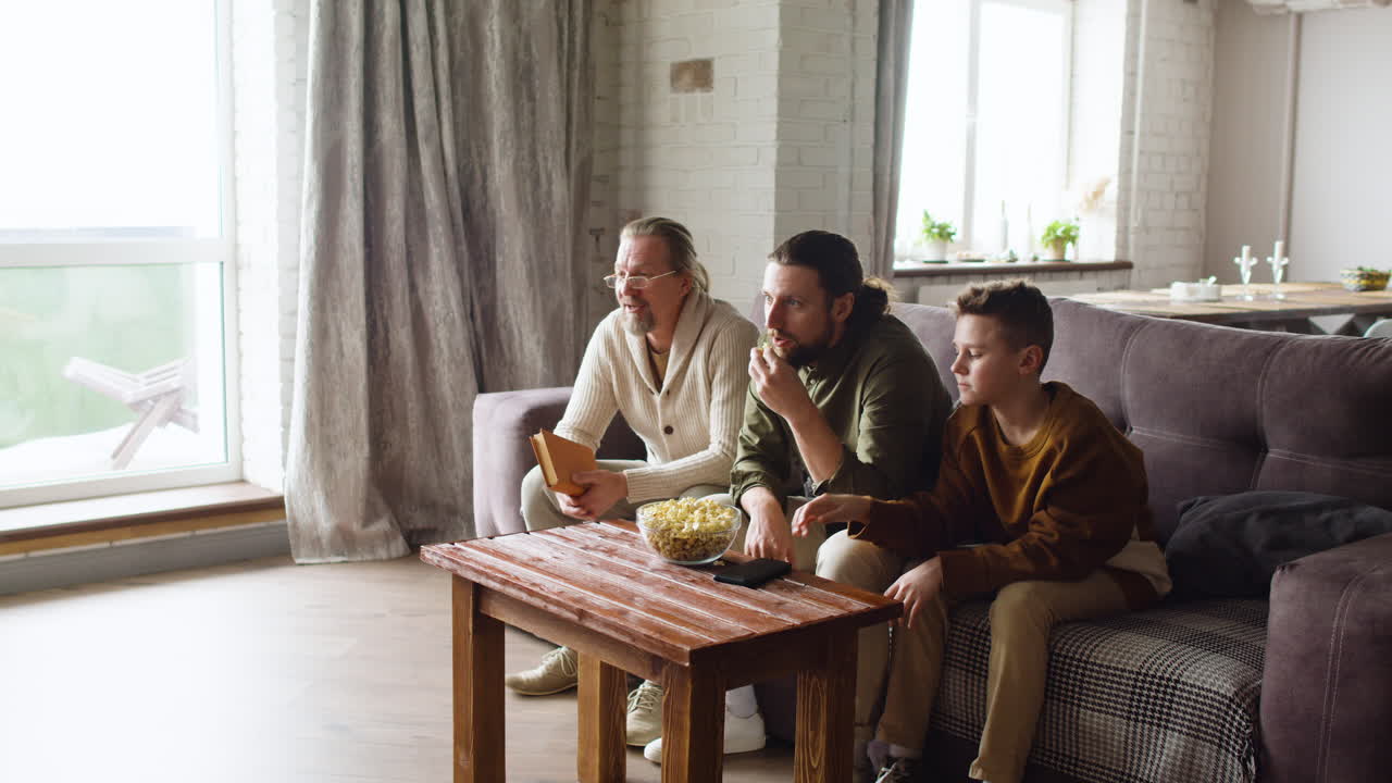 Free stock video - Family in the living room