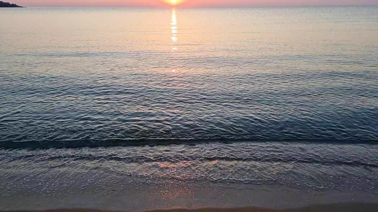Vidéo de stock Premium - Surface de l'eau calme et vagues de la mer ...