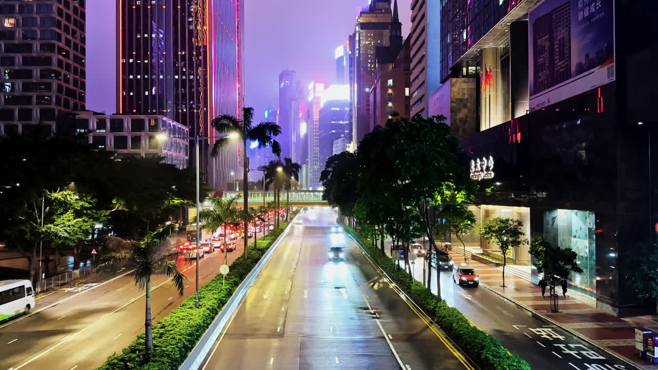 Traffic driving on gloucester road at night during light rain, city ...