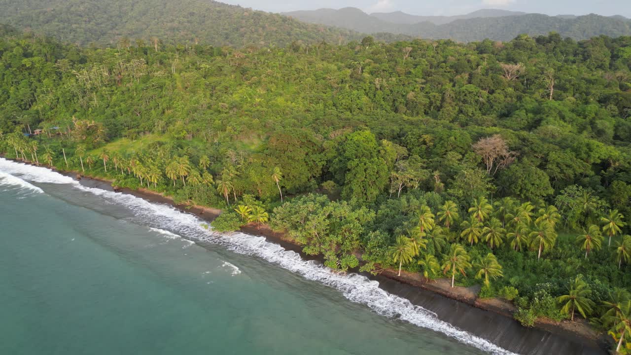 Pacific ocean meets the lush jungle of the chocó region at playa mecana ...