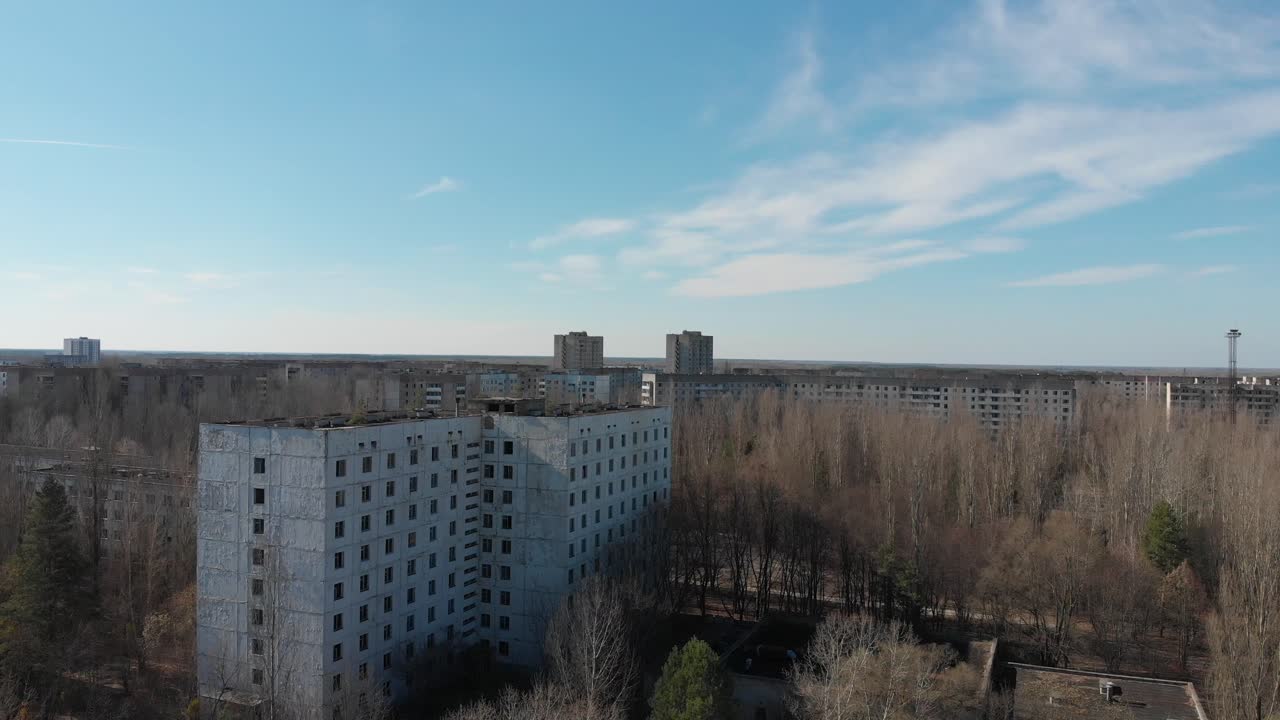 Vidéo de stock Premium - Tchernobyl tire du sol et du dessus, absinthe ...
