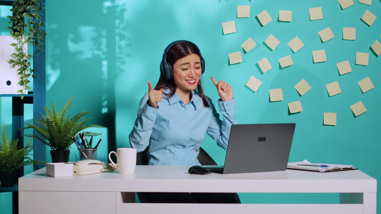 Businesswoman dancing & singing at work | Premium Stock Video Footage