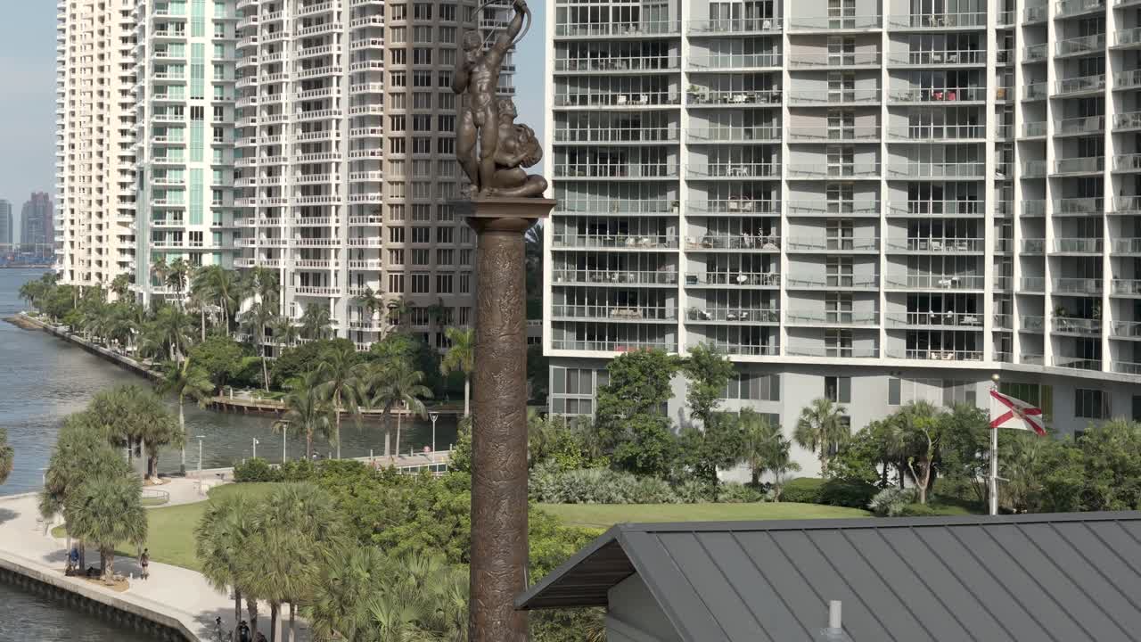 Premium stock video - Miami river inlet statue in miami