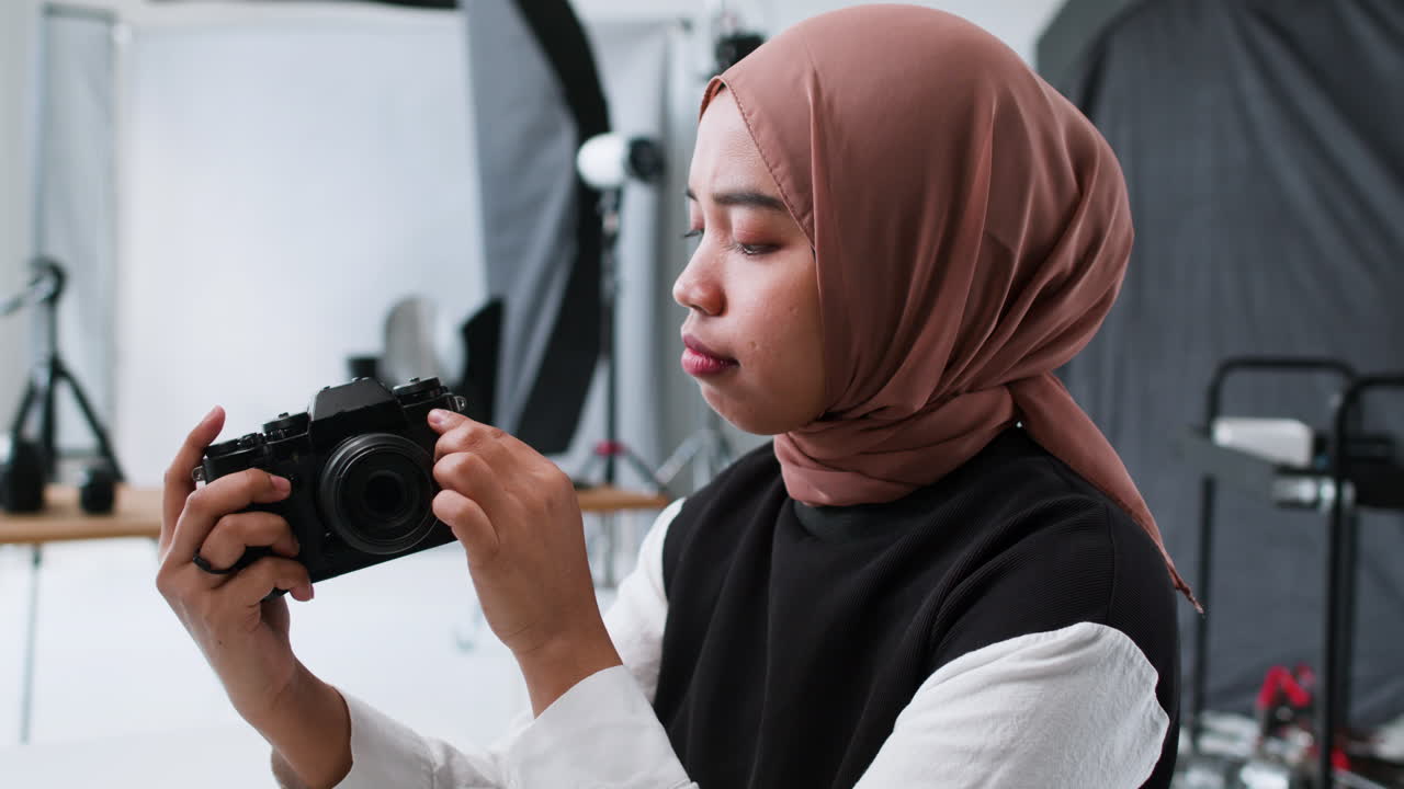 Free stock video - Photographer in studio