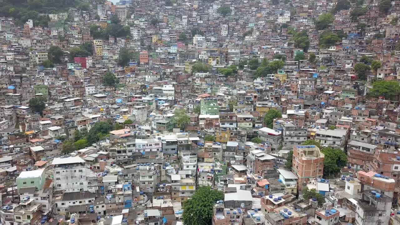 Vídeo de arquivo Premium - Imagens de drone da rocinha, uma favela no ...