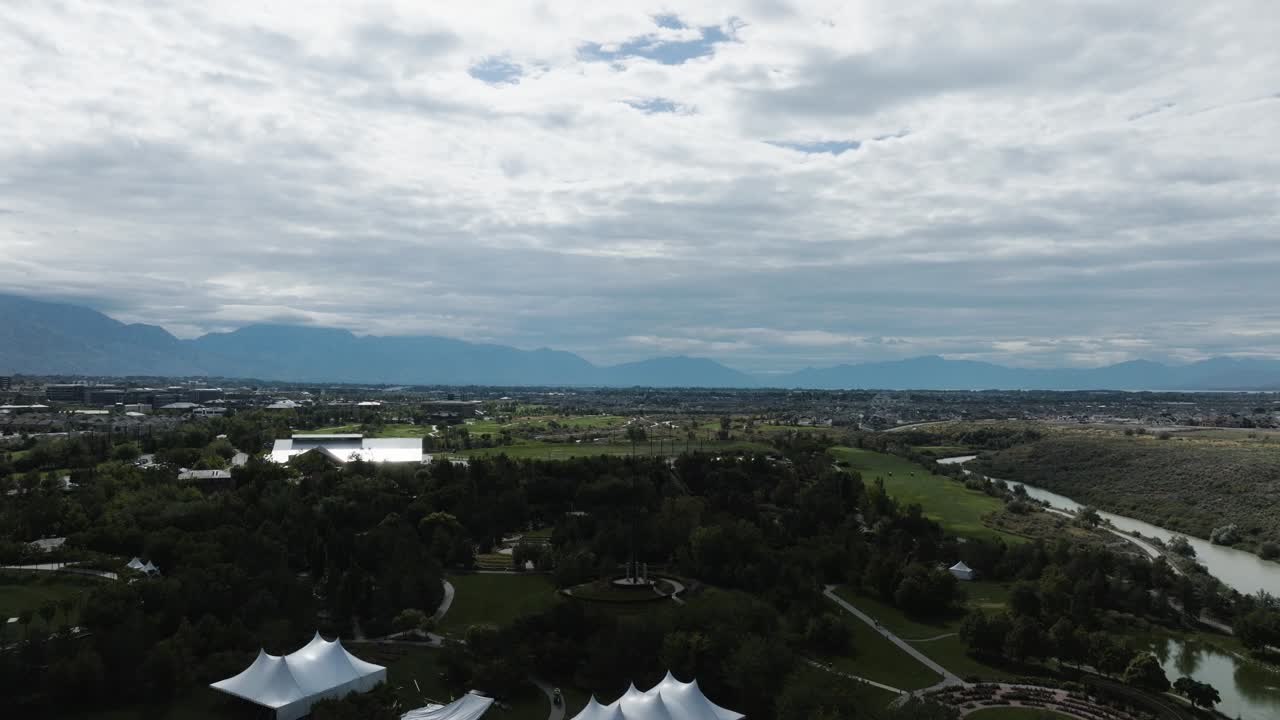 Jordan River Parkway, Ashton Gardens In Lehi, Utah At Thanksgiving ...