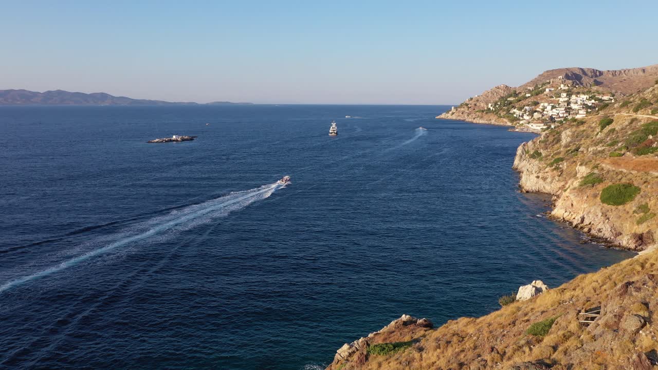 Vidéo de stock Premium - Drone vue aérienne hydra grèce