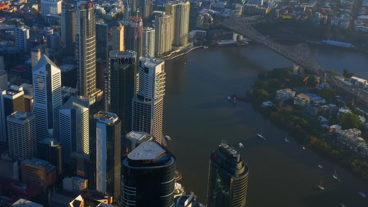 Stunning View Of Brisbane Skyline With Accommodation Buildings With ...