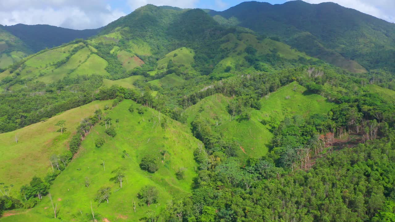 Unspoiled Dominican Green Hills And Mountains Of Los Mogotes Of Villa ...