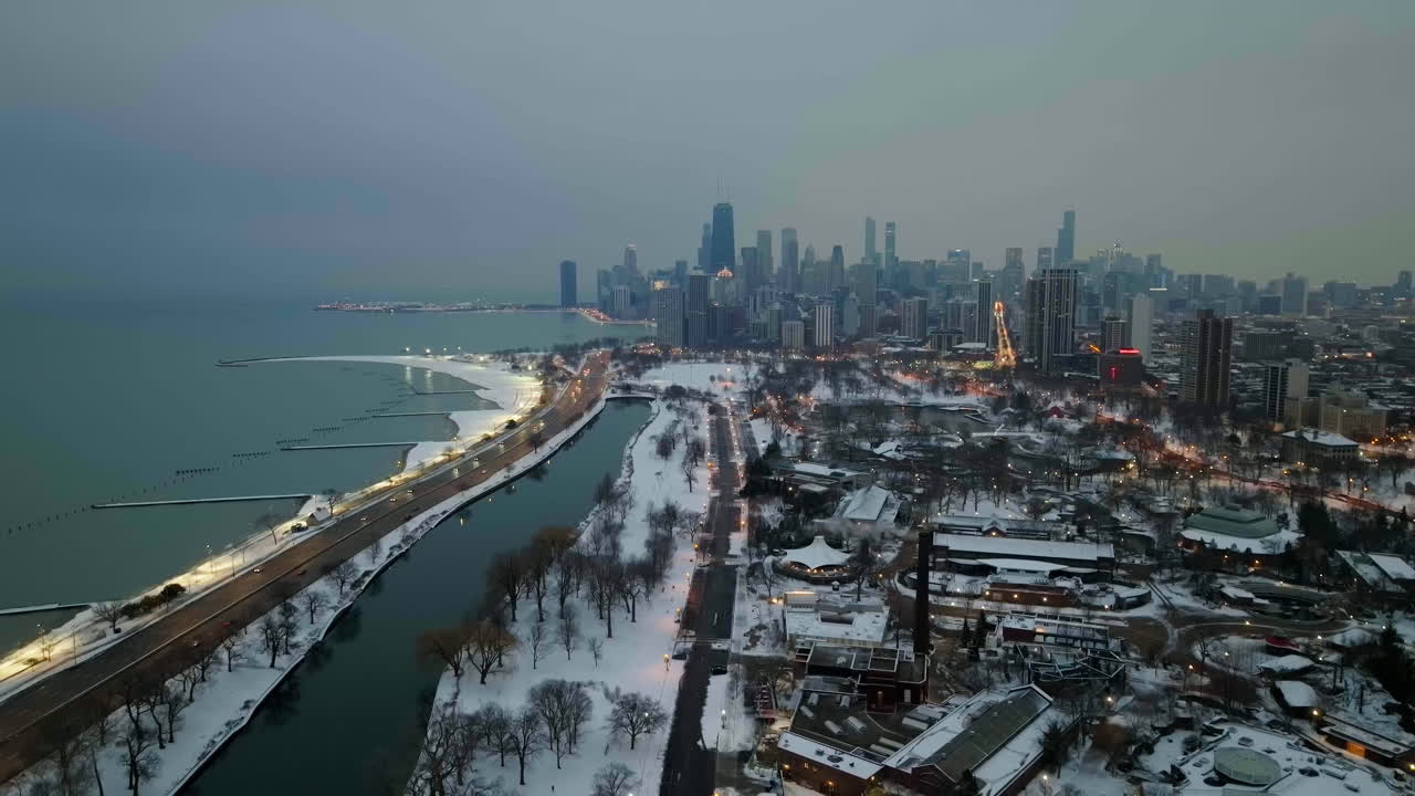 Snowy lincoln park and the hazy skyline of the near north side of ...