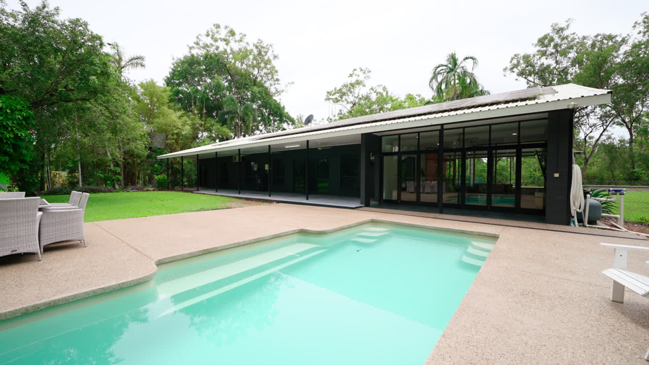 Clubhouse exterior Videos - HD and 4K to download | Freepik