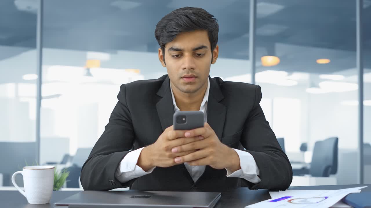 Premium stock video - Indian employee using the phone