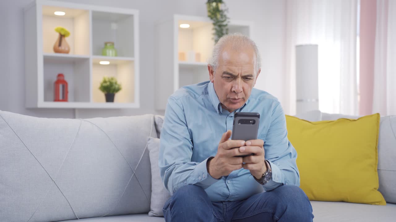 Premium stock video - The old man arguing in the messaging is angry.