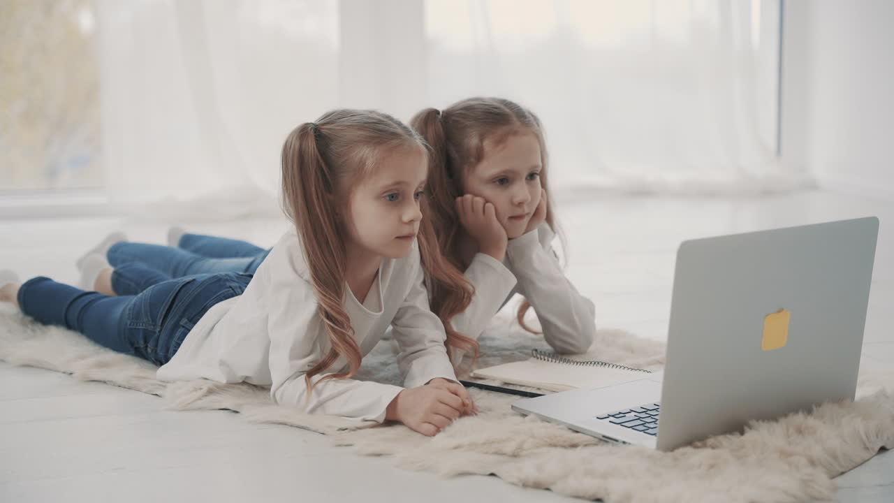 Free stock video - Distance learning 7