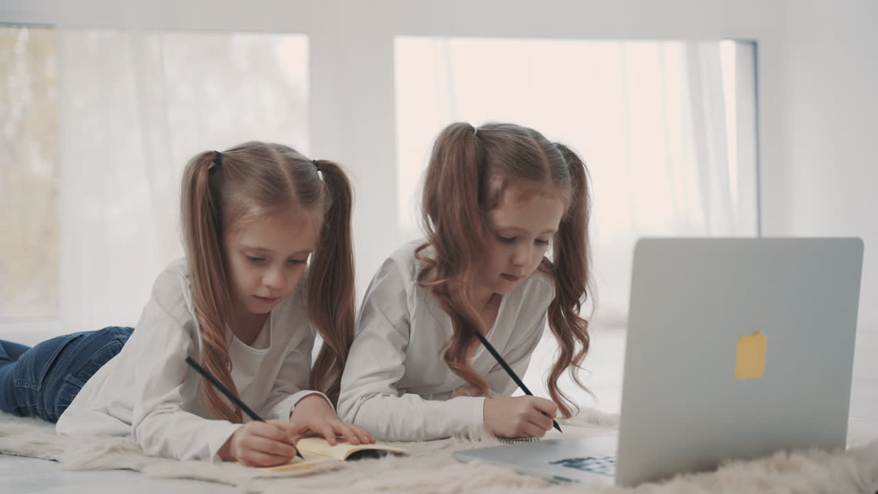 Free stock video - Distance learning 8