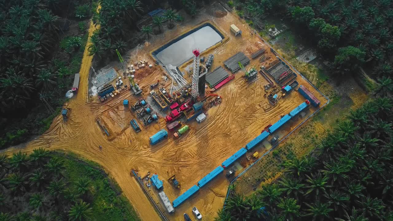 Cinematic Onshore Drilling And Workover Rig Structure And Rig Equipment ...