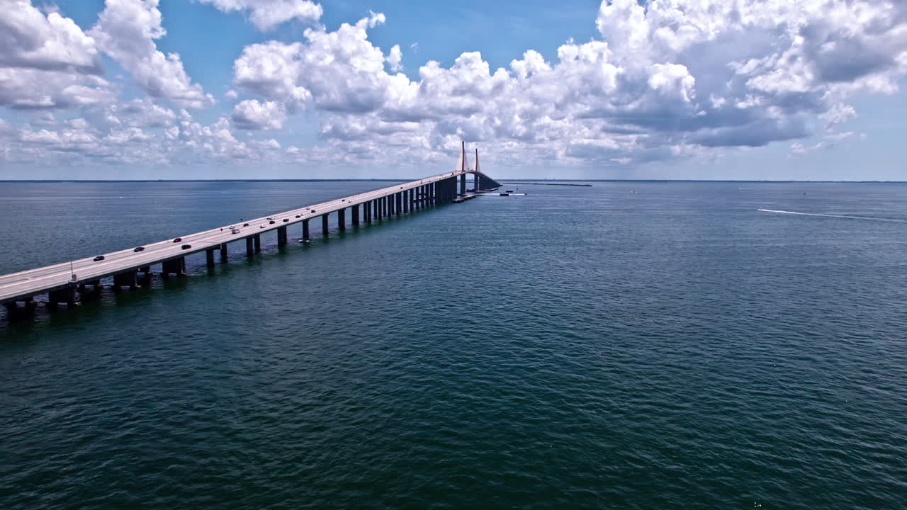 Long Span Of Cable-stayed Sunshine Skyway Bridge Across Lower Tampa Bay ...