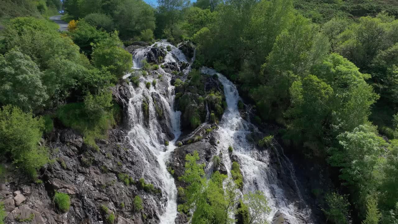 High Rock Mountains With Flowing Furelos River In Toques, Mellid ...