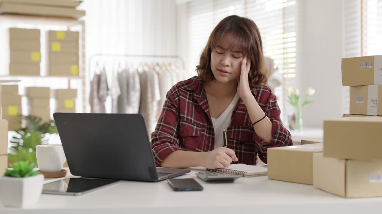 Young attractive asia female hipster thoughtful serious doubtful ...